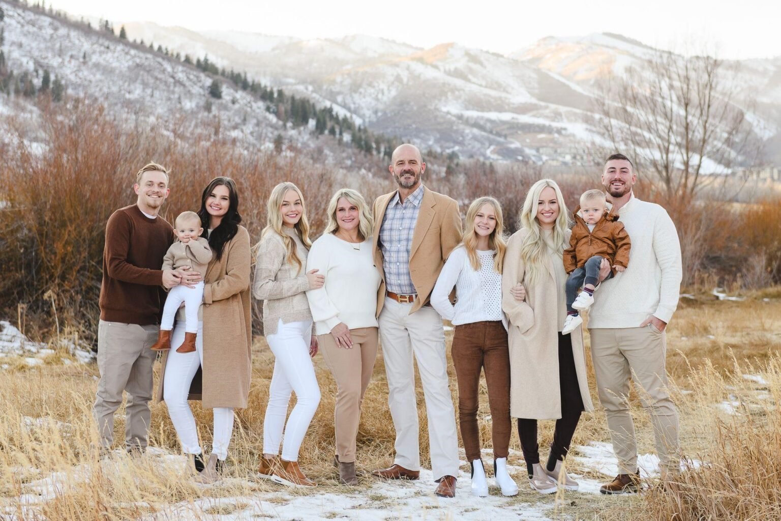 Chic Coordinated Styles for Timeless Family Photos - MangaDex